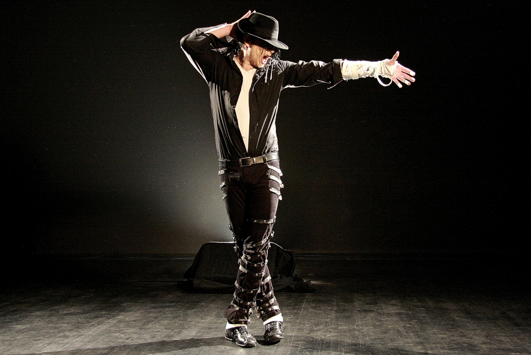 Thriller Pose